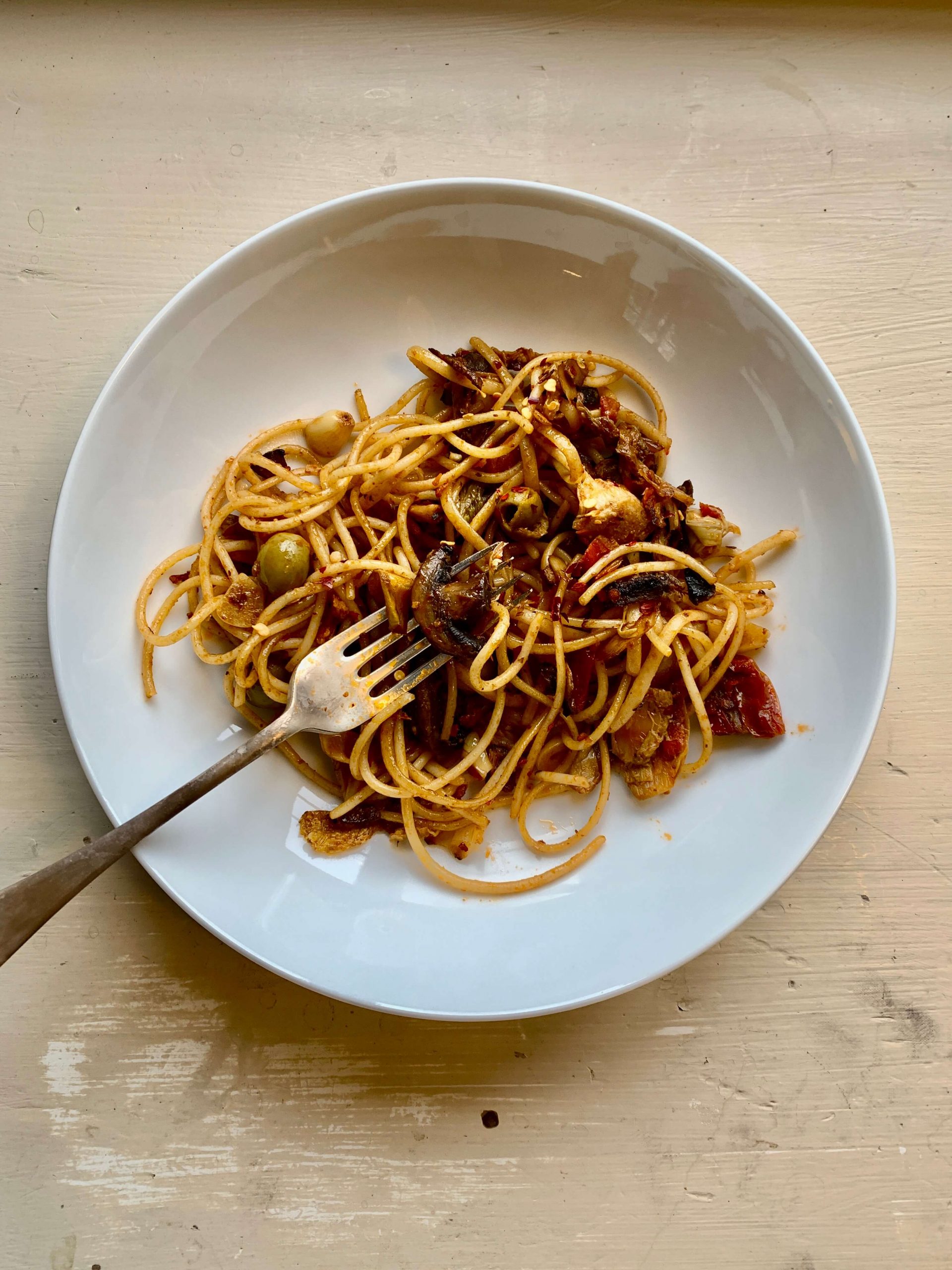 Easy mediterranean spaghetti | Anala